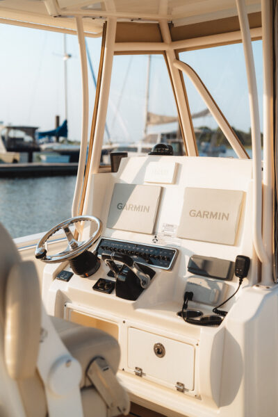 A Guide to Properly Using a VHF Radio on the Water | Morningstar Marinas